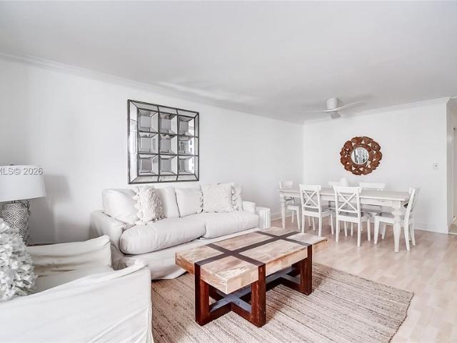 Luxury apartment complex for rent in Miami Beach, Florida