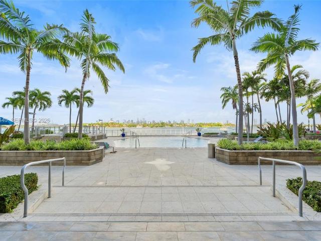 Luxury apartment complex for rent in Miami Beach, Florida