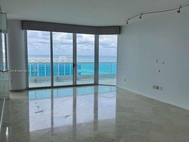 Luxury apartment complex for rent in Miami Beach, Florida