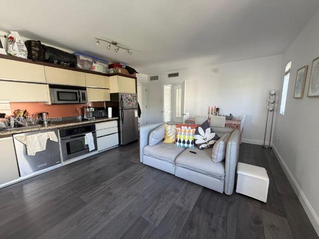 Luxury apartment complex for rent in Miami Beach, Florida