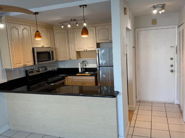 Luxury apartment complex for rent in Miami Beach, Florida