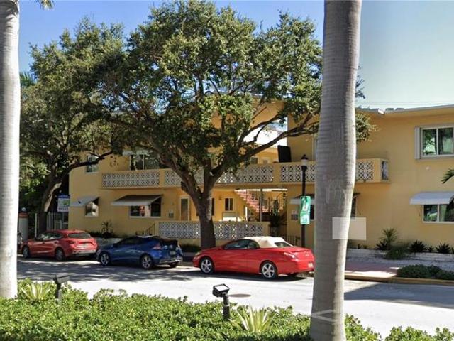Luxury apartment complex for rent in Miami Beach, Florida
