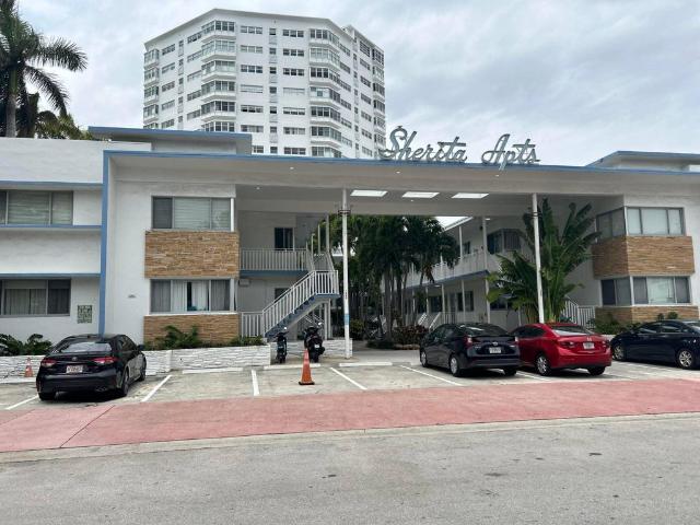 Luxury apartment complex for rent in Miami Beach, Florida