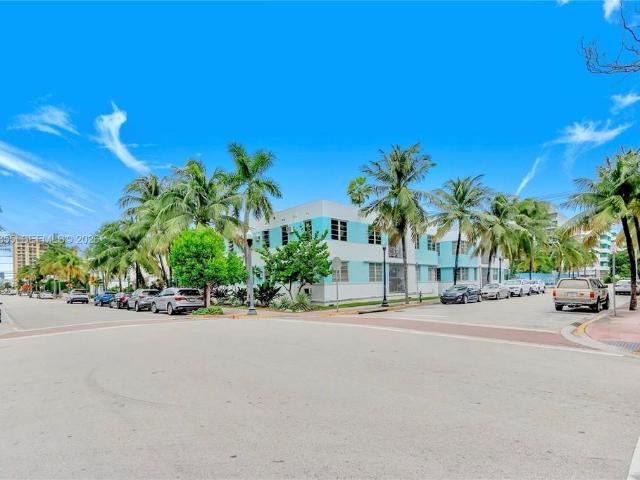 Luxury apartment complex for rent in Miami Beach, Florida