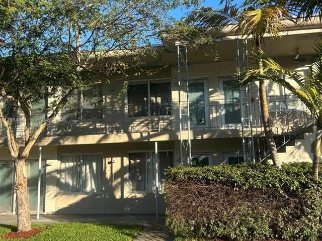 Luxury apartment complex for rent in Miami Beach, Florida