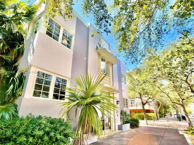 Luxury apartment complex for rent in Miami Beach, Florida