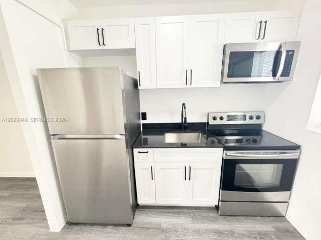 Luxury apartment complex for rent in Miami Beach, Florida