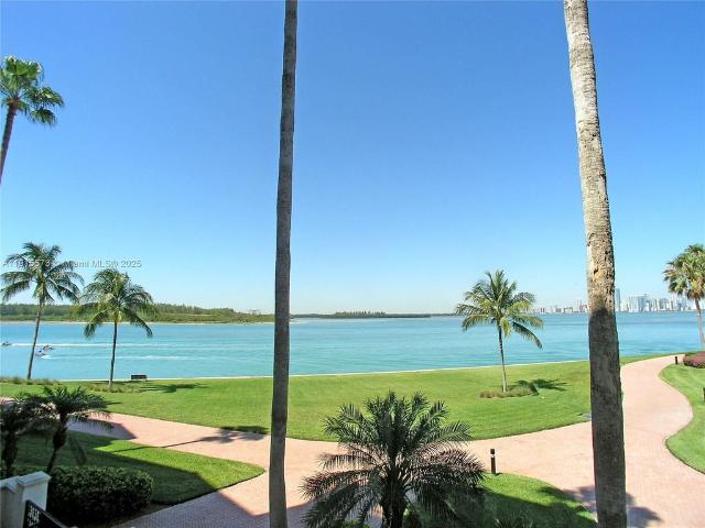 Luxury apartment complex for rent in Miami Beach, Florida