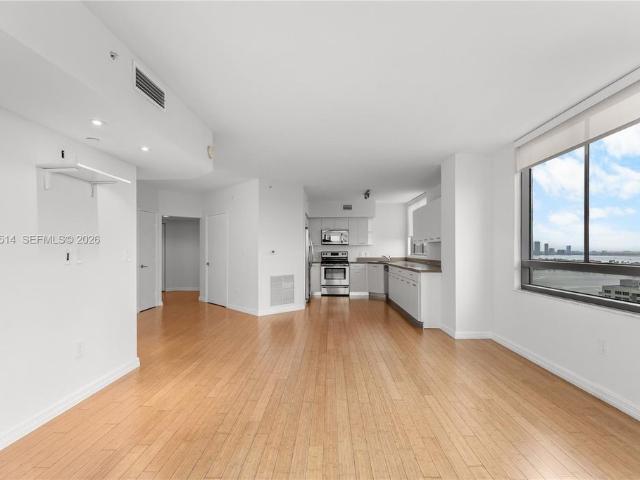 Luxury apartment complex for rent in Miami Beach, Florida