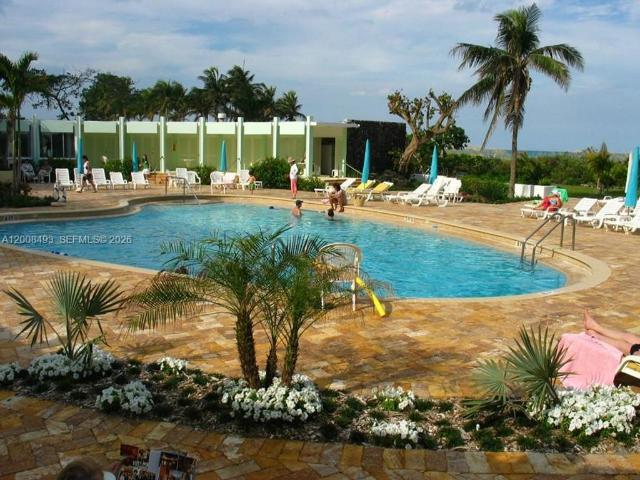 Luxury apartment complex for rent in Miami Beach, Florida