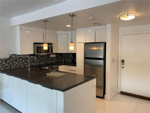 Luxury apartment complex for rent in Miami Beach, Florida