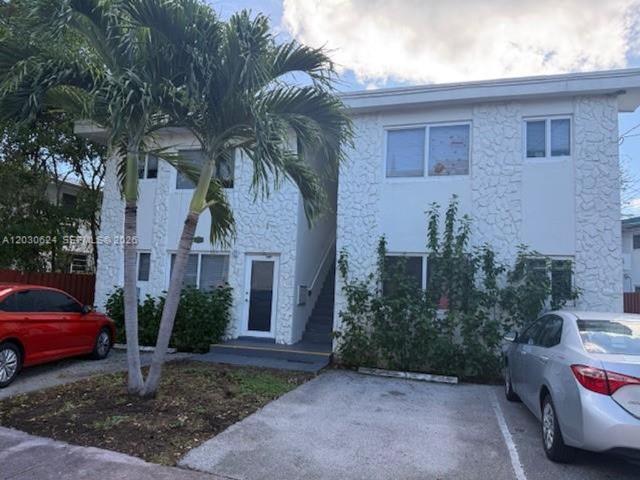 Luxury apartment complex for rent in Miami Beach, Florida
