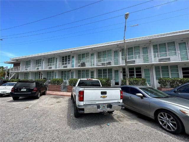 Luxury apartment complex for rent in Miami Beach, Florida