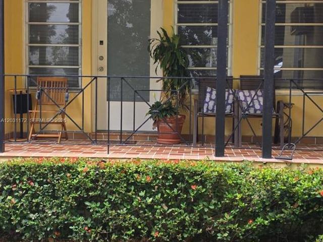 Luxury apartment complex for rent in Miami Beach, Florida