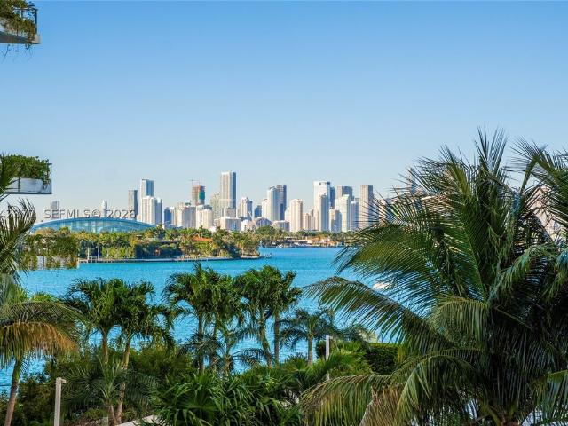 Luxury apartment complex for rent in Miami Beach, Florida