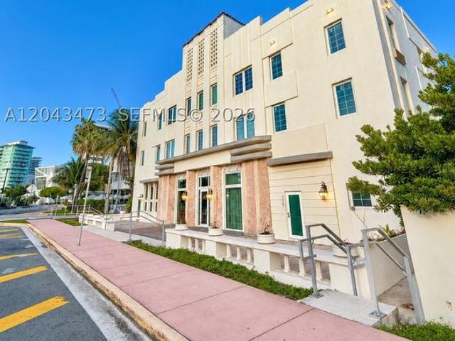 Luxury apartment complex for rent in Miami Beach, United States