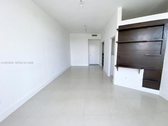 Luxury apartment complex for rent in Miami Beach, Florida