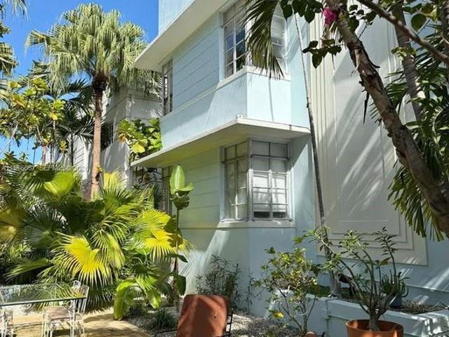 Luxury apartment complex for rent in Miami Beach, Florida