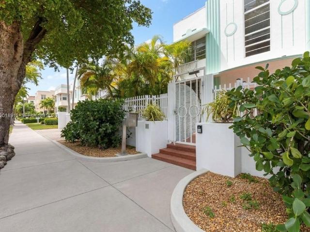 Luxury apartment complex for rent in Miami Beach, Florida