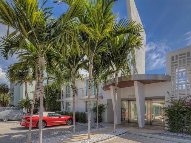 Luxury apartment complex for rent in Miami Beach, Florida