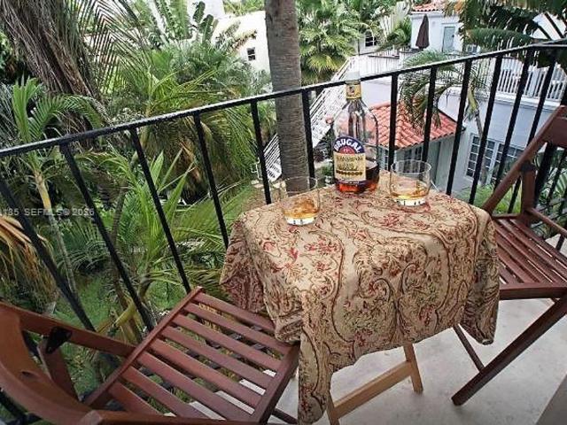 Luxury apartment complex for rent in Miami Beach, Florida