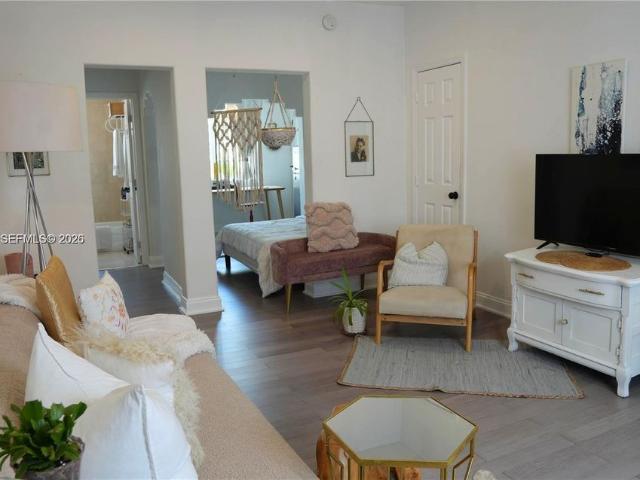 Luxury apartment complex for rent in Miami Beach, Florida