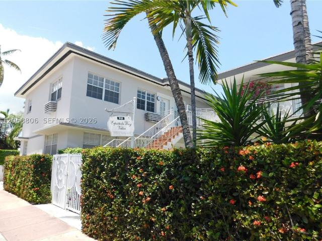 Luxury apartment complex for rent in Miami Beach, Florida