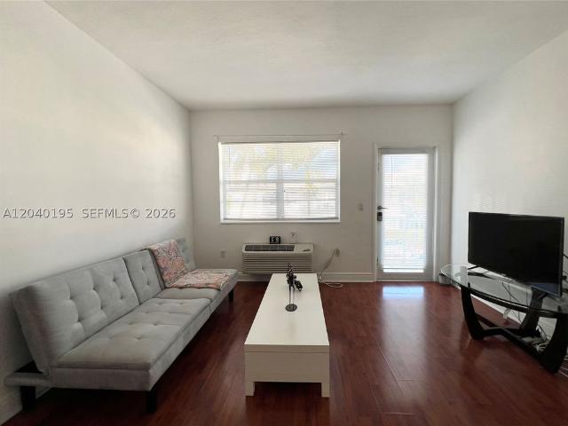 Luxury apartment complex for rent in Miami Beach, Florida