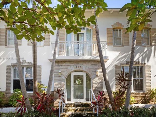 Luxury apartment complex for rent in Miami Beach, Florida