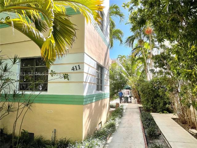 Luxury apartment complex for rent in Miami Beach, Florida