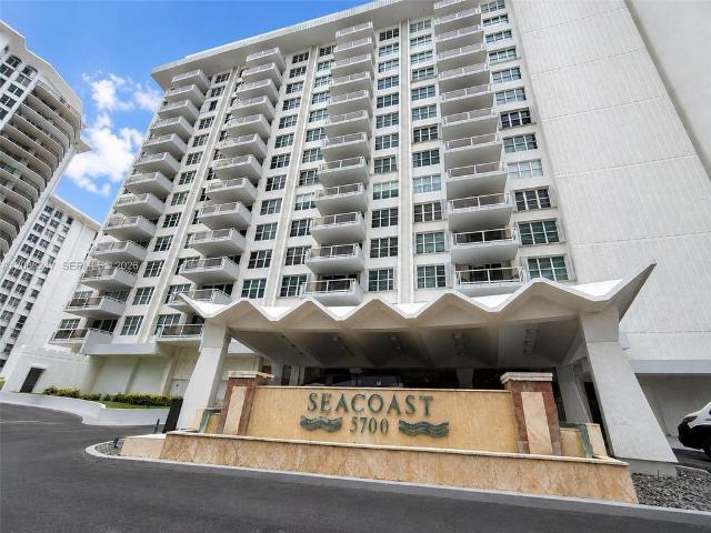 Luxury apartment complex for rent in Miami Beach, Florida