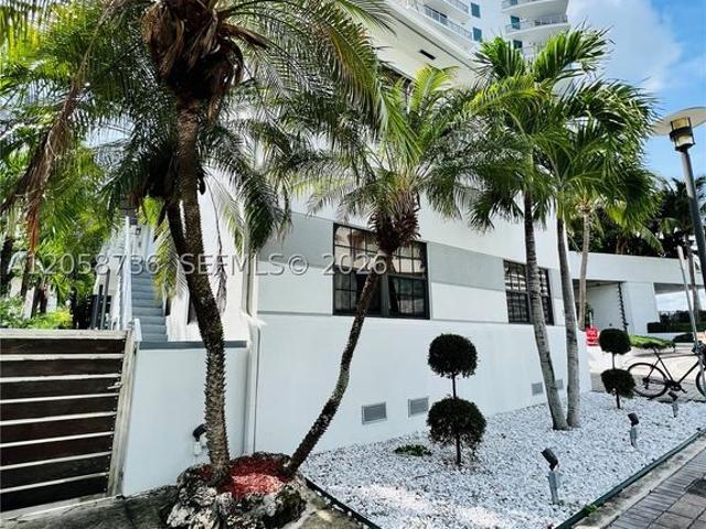 Luxury apartment complex for rent in Miami Beach, Florida