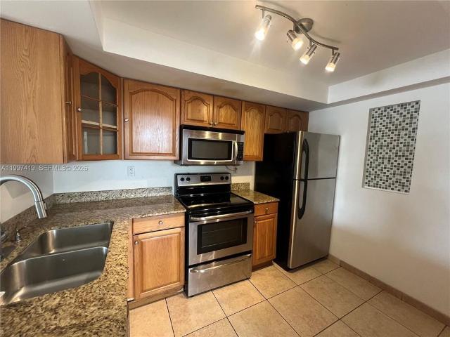 Luxury apartment complex for rent in Miami Beach, Florida