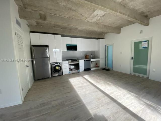Luxury apartment complex for rent in Miami Beach, Florida