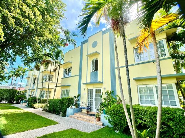 Luxury apartment complex for rent in Miami Beach, Florida