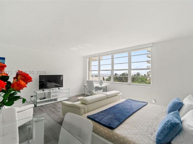 Luxury apartment complex for rent in Miami Beach, Florida