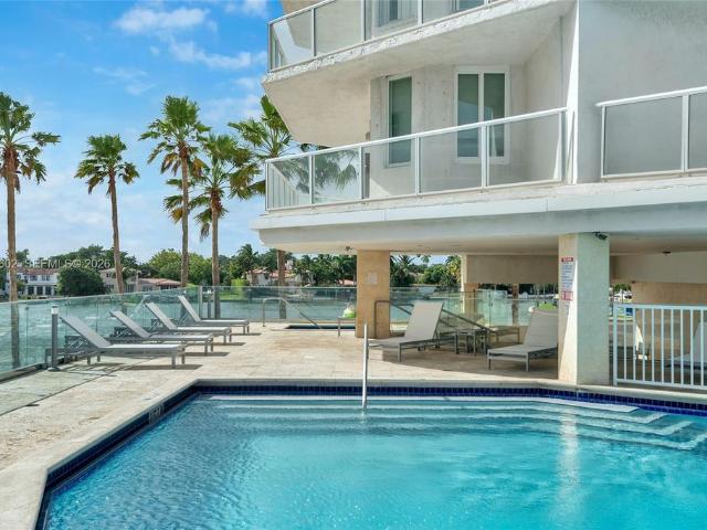 Luxury apartment complex for rent in Miami Beach, Florida