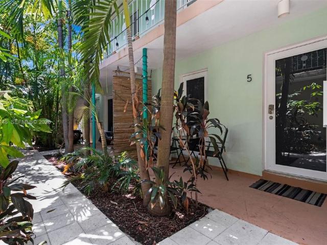 Luxury apartment complex for rent in Miami Beach, Florida