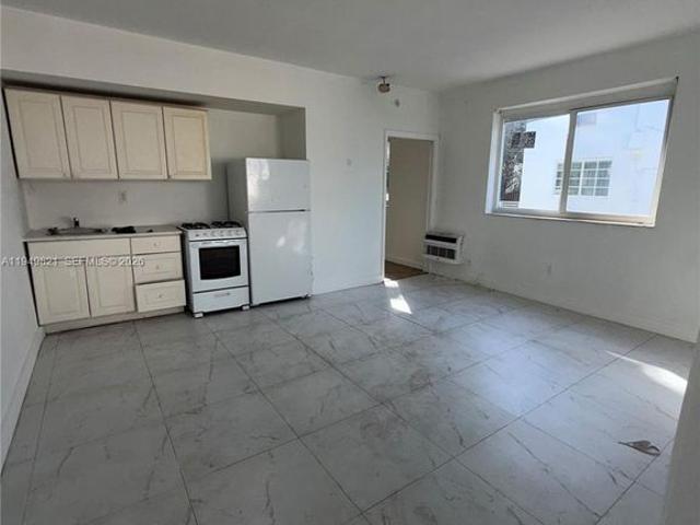 Luxury apartment complex for rent in Miami Beach, Florida