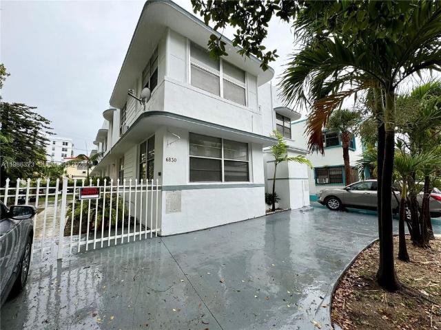 Luxury apartment complex for rent in Miami Beach, Florida