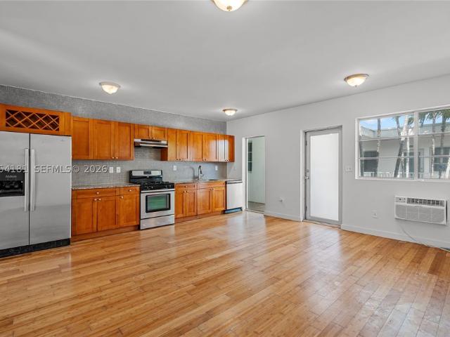 Luxury apartment complex for rent in Miami Beach, Florida