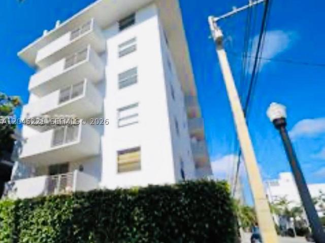 Luxury apartment complex for rent in Miami Beach, Florida
