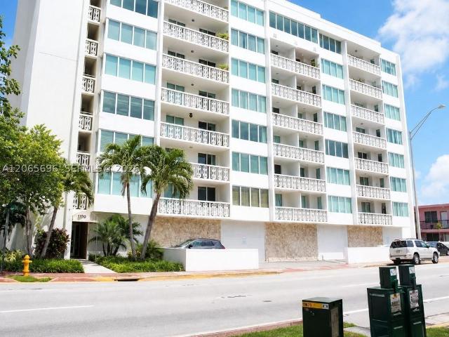 Luxury apartment complex for rent in Miami Beach, Florida