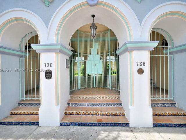 Luxury apartment complex for rent in Miami Beach, Florida