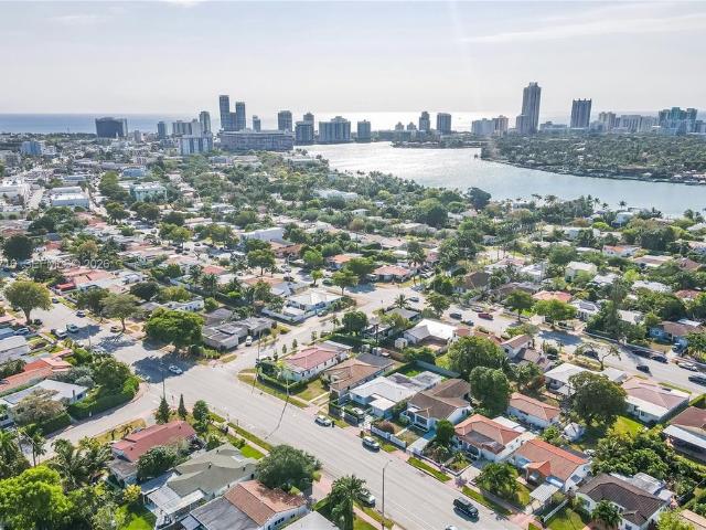 Luxury apartment complex for rent in Miami Beach, Florida