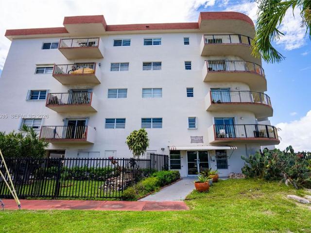 Luxury apartment complex for rent in Miami Beach, Florida