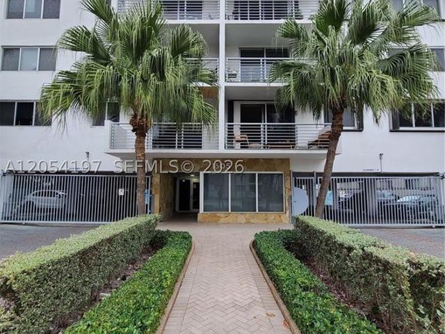 Luxury apartment complex for rent in Miami Beach, Florida