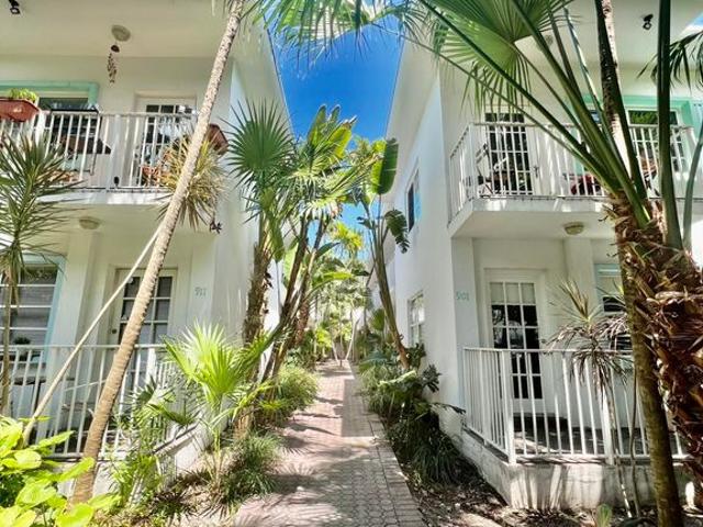 Luxury apartment complex for rent in Miami Beach, Florida