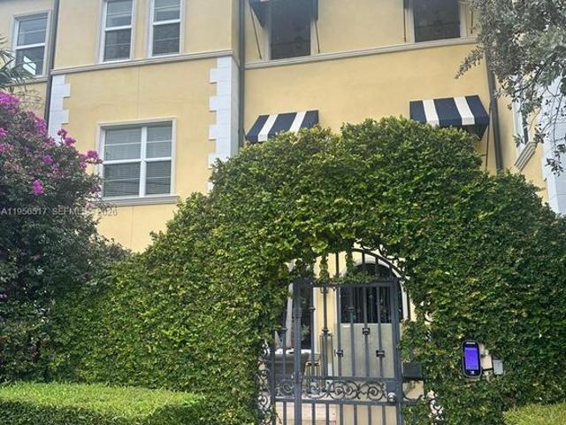Luxury apartment complex for rent in Miami Beach, Florida