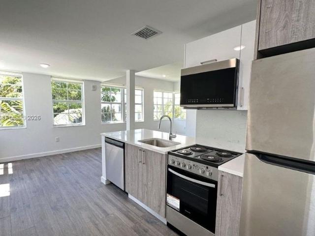 Luxury apartment complex for rent in Miami Beach, Florida